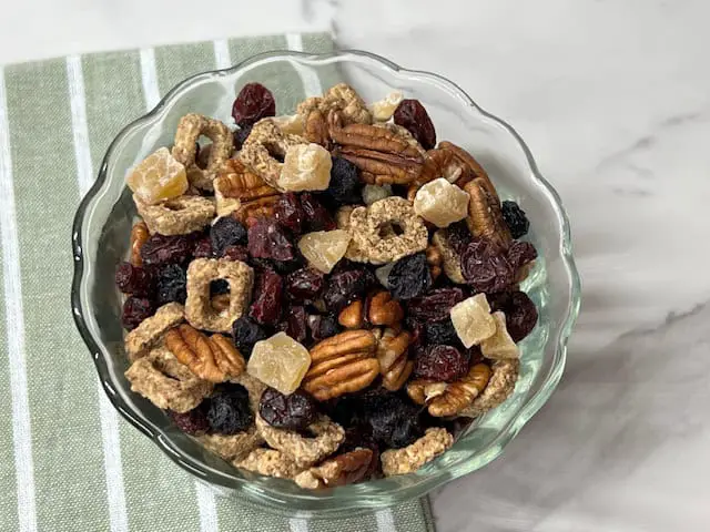Cracklin' Oat Bran Trail Mix